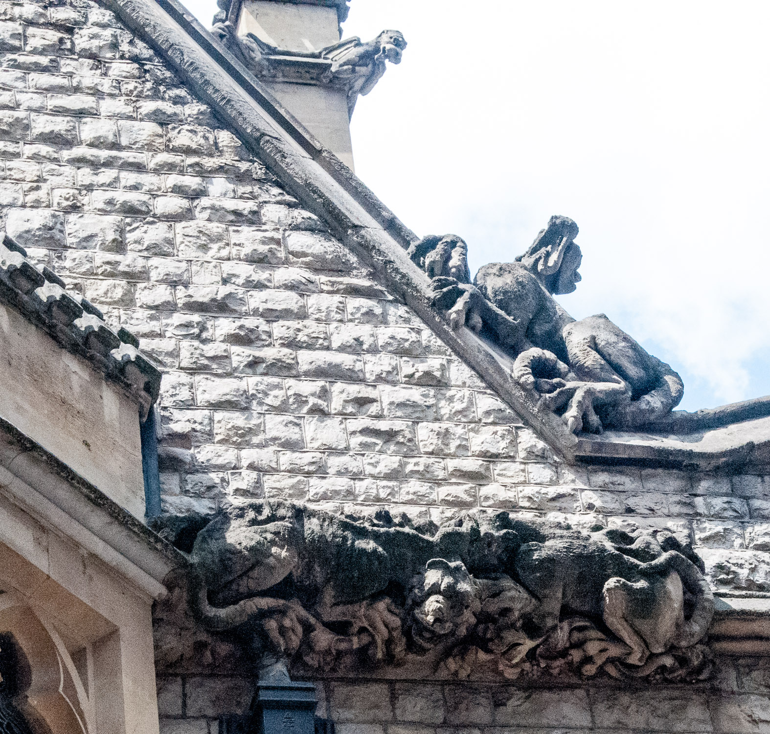 City grotesques, the screamer and other odd decorations – Symbols & Secrets