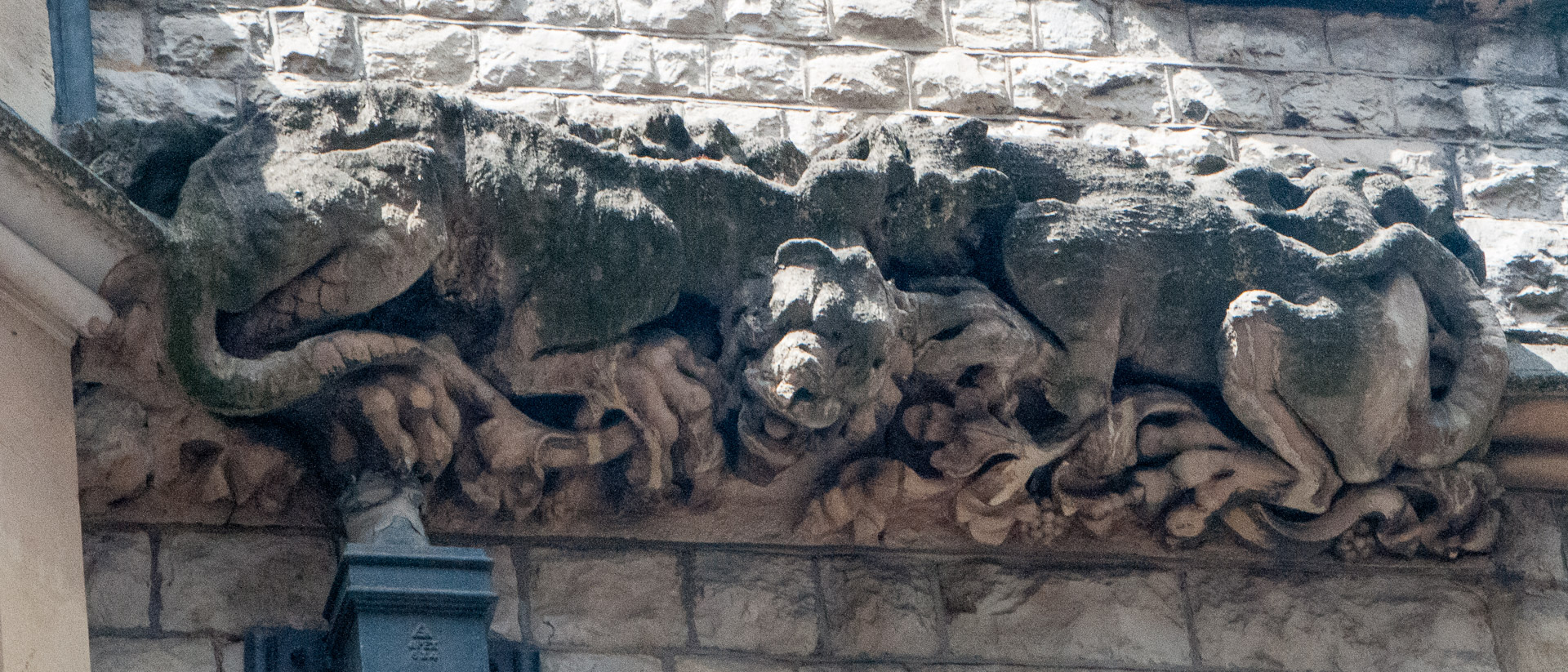 City grotesques, the screamer and other odd decorations – Symbols & Secrets