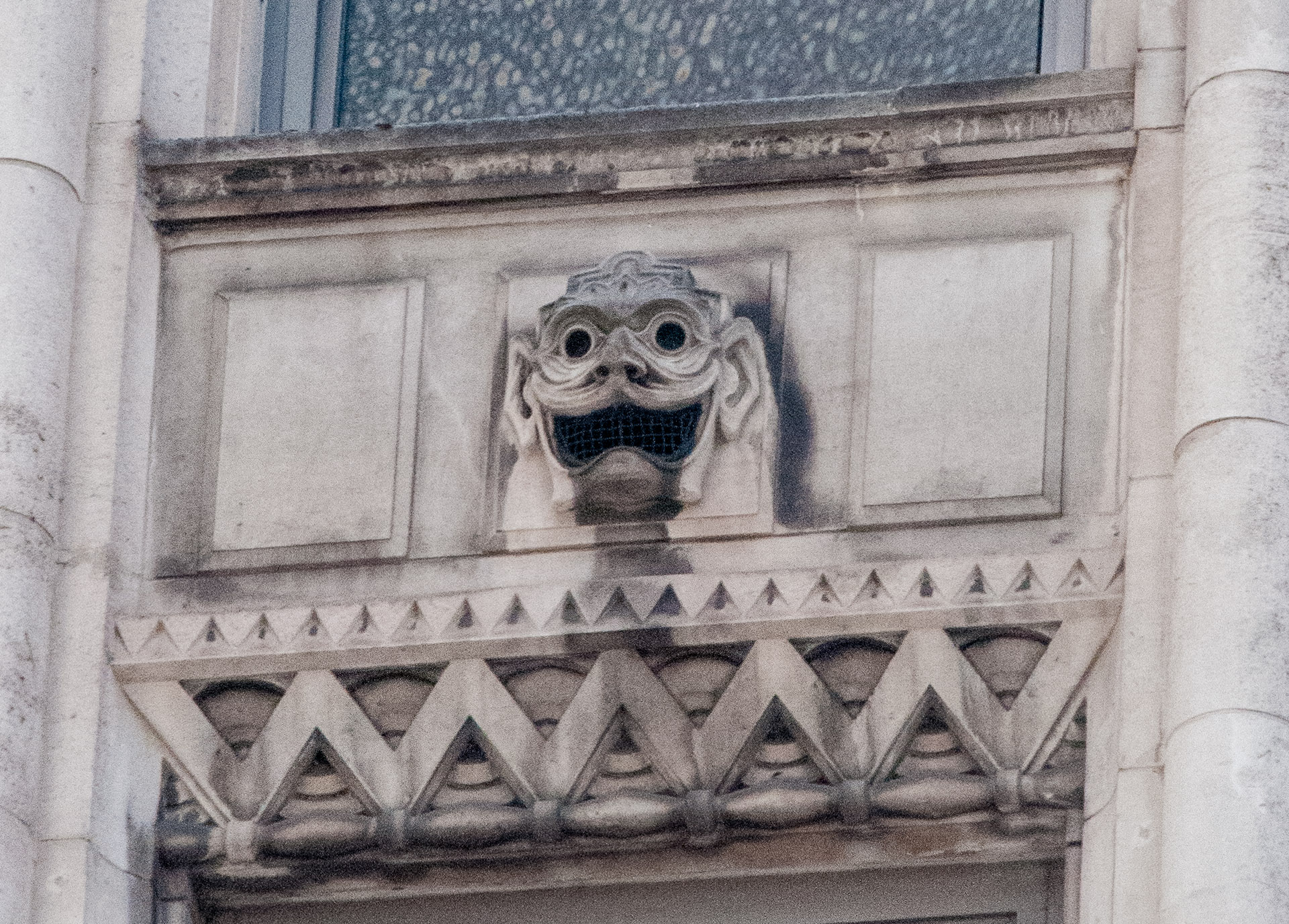 City grotesques, the screamer and other odd decorations – Symbols & Secrets