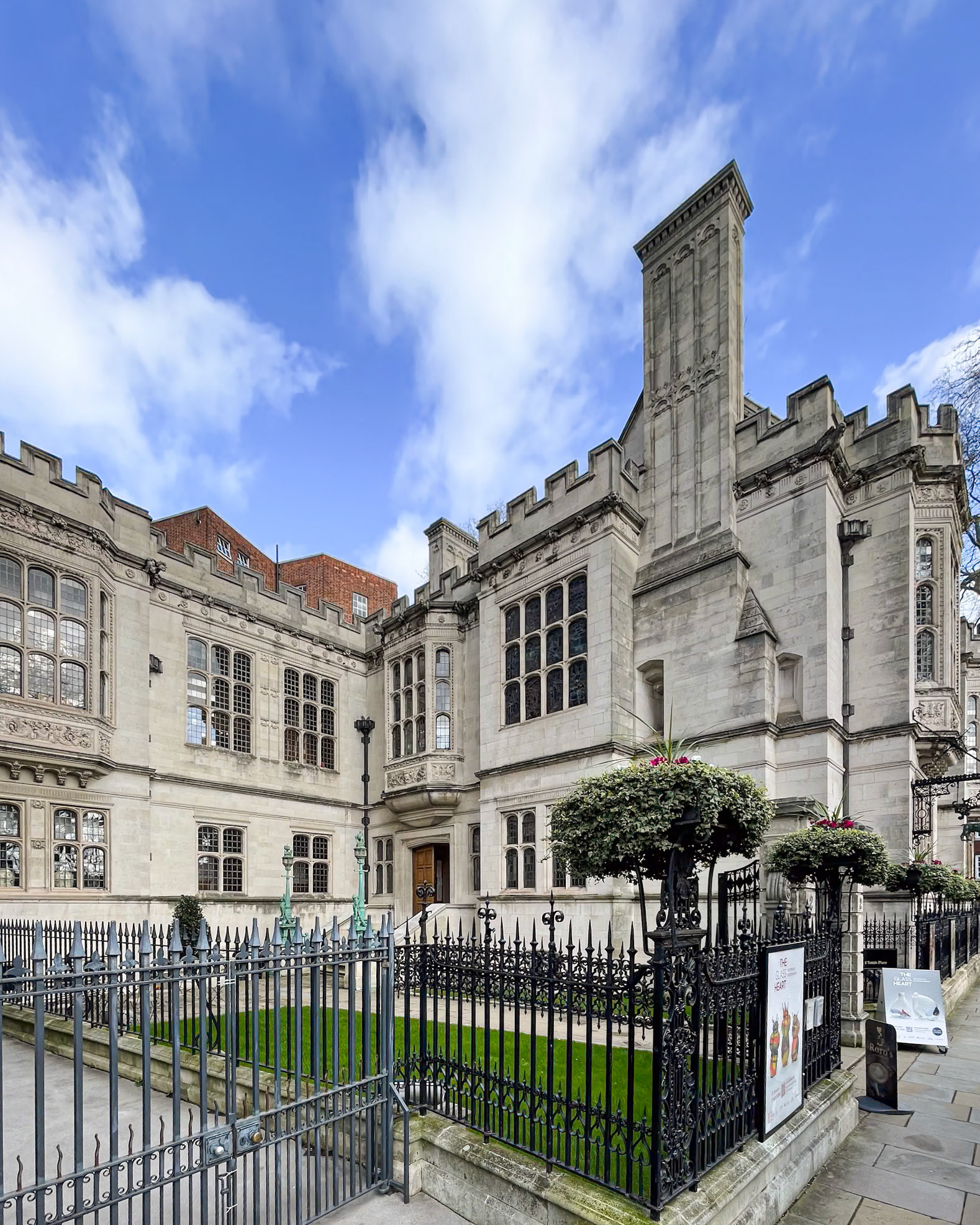 A visit to the wonderful Two Temple Place. – Symbols & Secrets